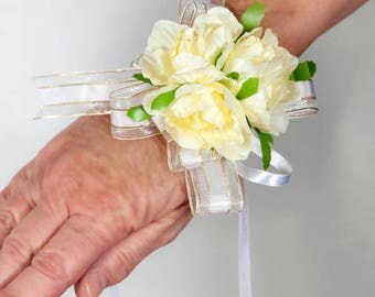 Prom wrist corsage | Etsy