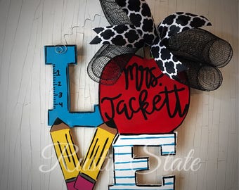 Apple door hanger | Etsy