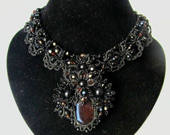 Arabesque needle tatting necklace pattern