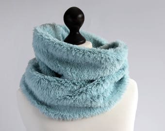 Reversible faux fur neck wrap lined in a beautiful chocolate