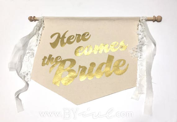 Here comes the bride banner flag sign. Canvas with garland.