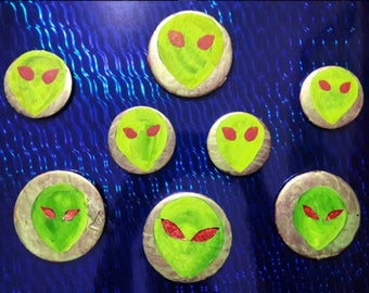 Alien pin | Etsy