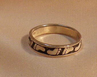 Footprint ring | Etsy