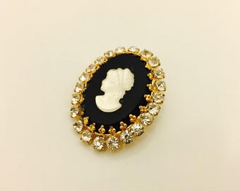 Vintage cameo brooch | Etsy