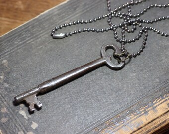 Old key necklace | Etsy