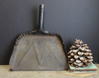 Vintage dust pan | Etsy