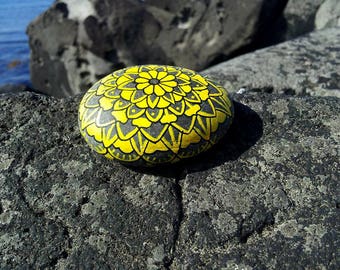 Handpainted rock | Etsy