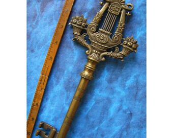 Vintage skeleton key | Etsy