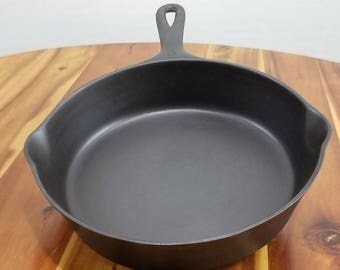 The Cleanest Seasoned Antique US Iron On by CastIronCrusaders