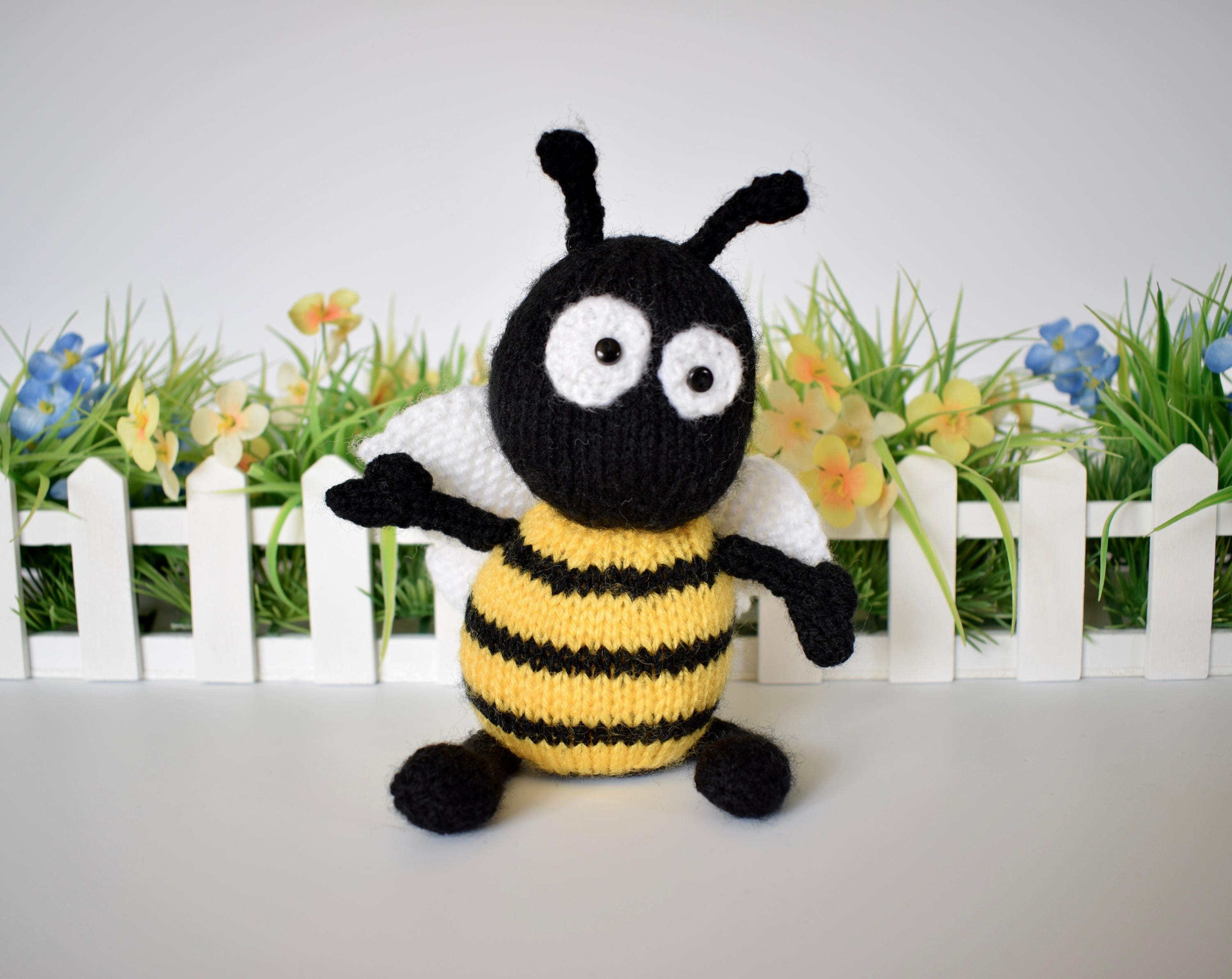 Bumble the Bee toy knitting patterns