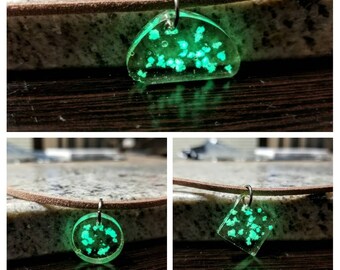 Glowing necklace | Etsy