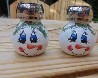 Salt shaker snowman | Etsy