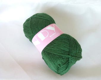 Dark green yarn | Etsy