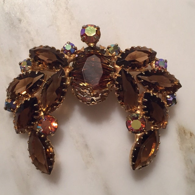 Offering a variety of antique and vintage items by SJOldFashioned