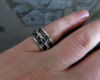 Barbed wire ring | Etsy