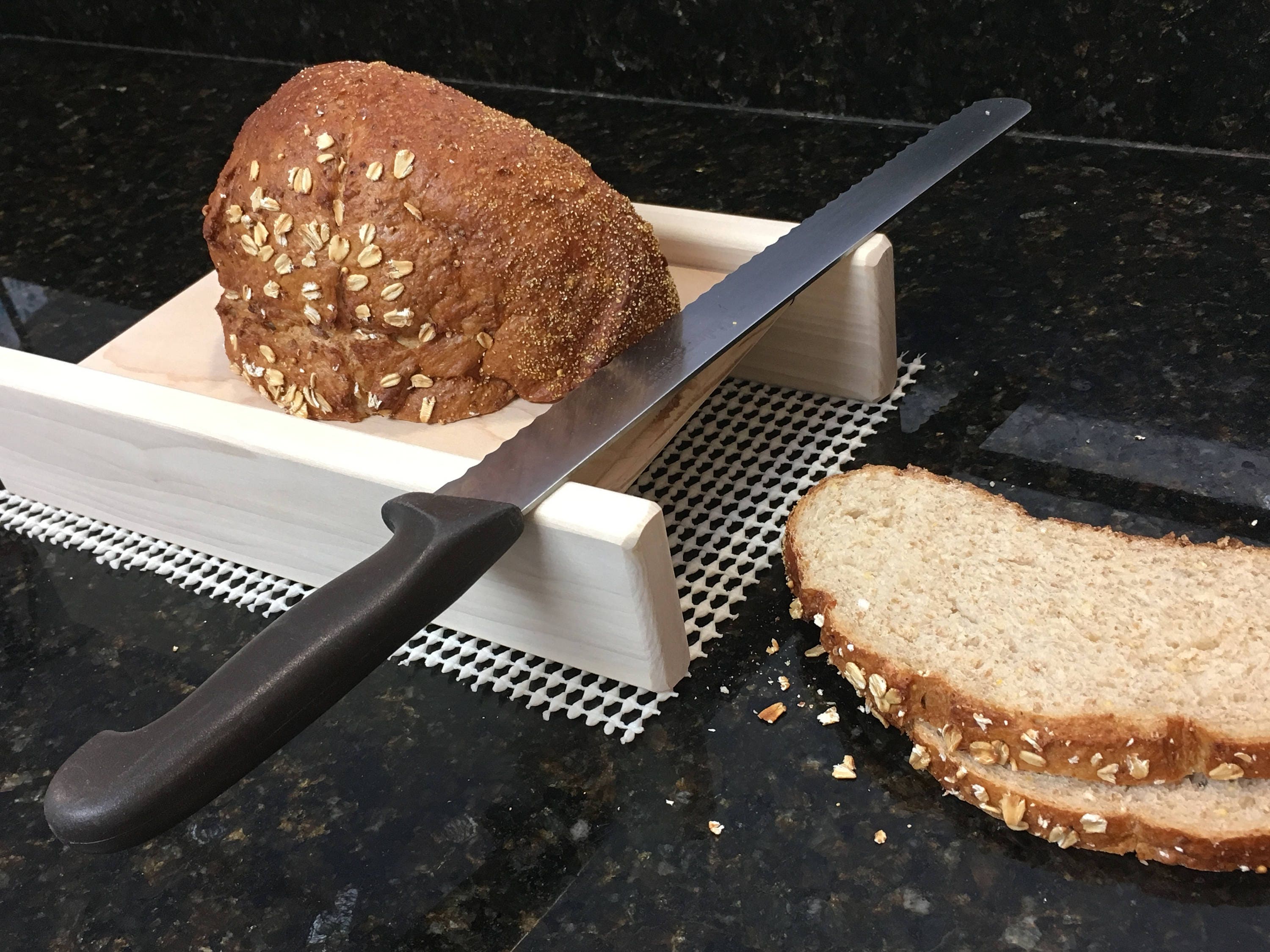 Basic One Thickness Horizontal Bread Slicing Guide. Includes Anti slip Mat