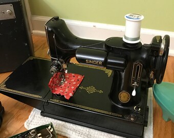 Vintage sewing machine | Etsy