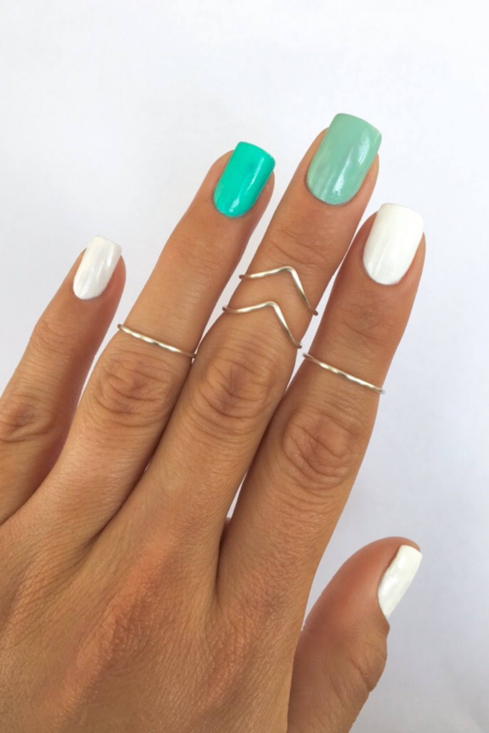 4 Midi Rings in Silver Chevron and Simple Band Midi Rings.