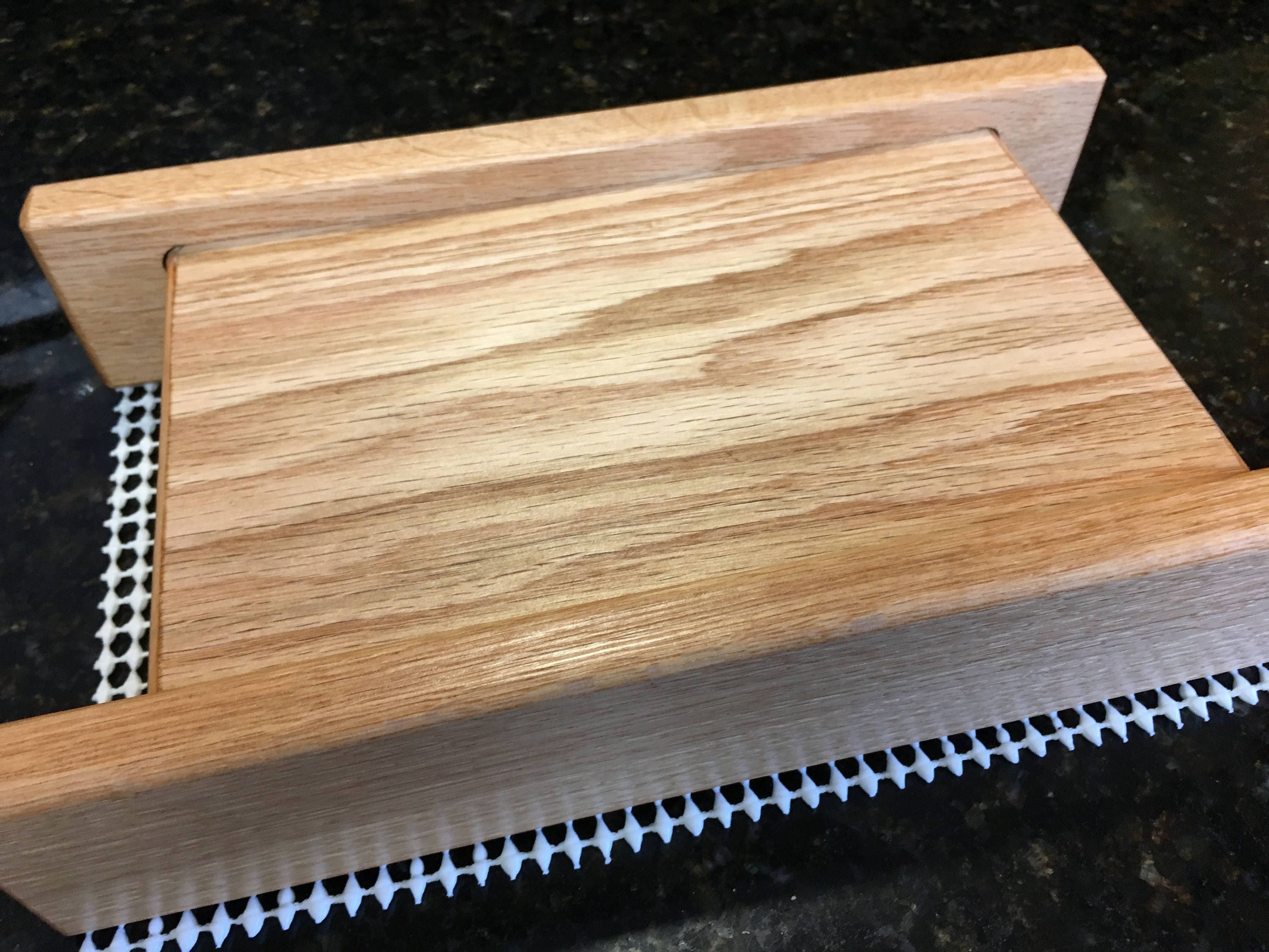 Basic One Thickness Horizontal Bread Slicing Guide. Includes Anti slip Mat