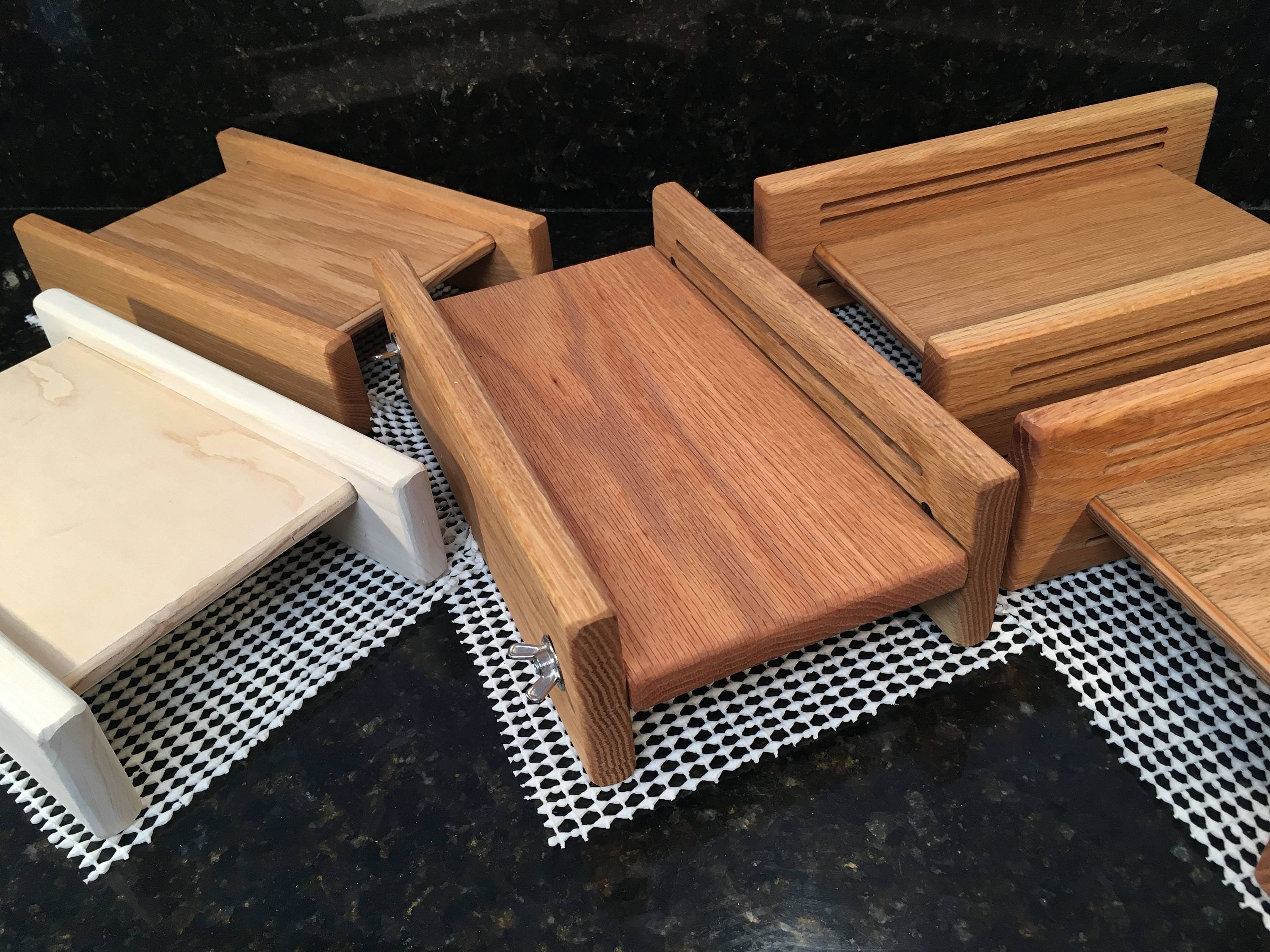 Basic One Thickness Horizontal Bread Slicing Guide. Includes Anti slip Mat