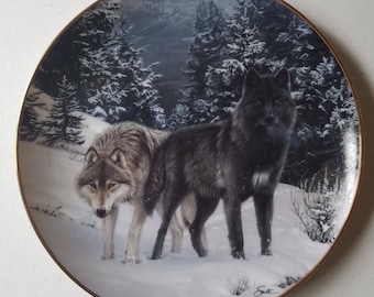 Wolf collector plate | Etsy