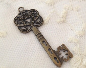 100pcs vintage crown keys antique skeleton keys pendant