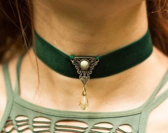 Green choker | Etsy