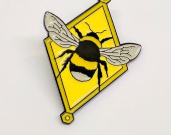 Bee enamel pin | Etsy